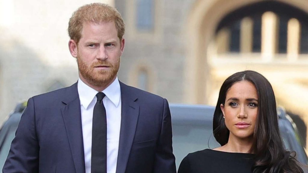 Meghan e Harry, genitori preoccupatissimi: scoppiato incendio nella stanza del figlio - Youbee ...