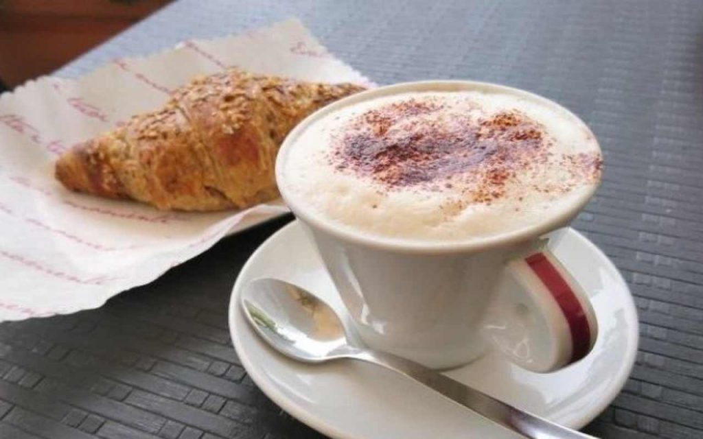 Fai colazione con cornetto e cappuccino tutte le mattine? Ecco cosa ...