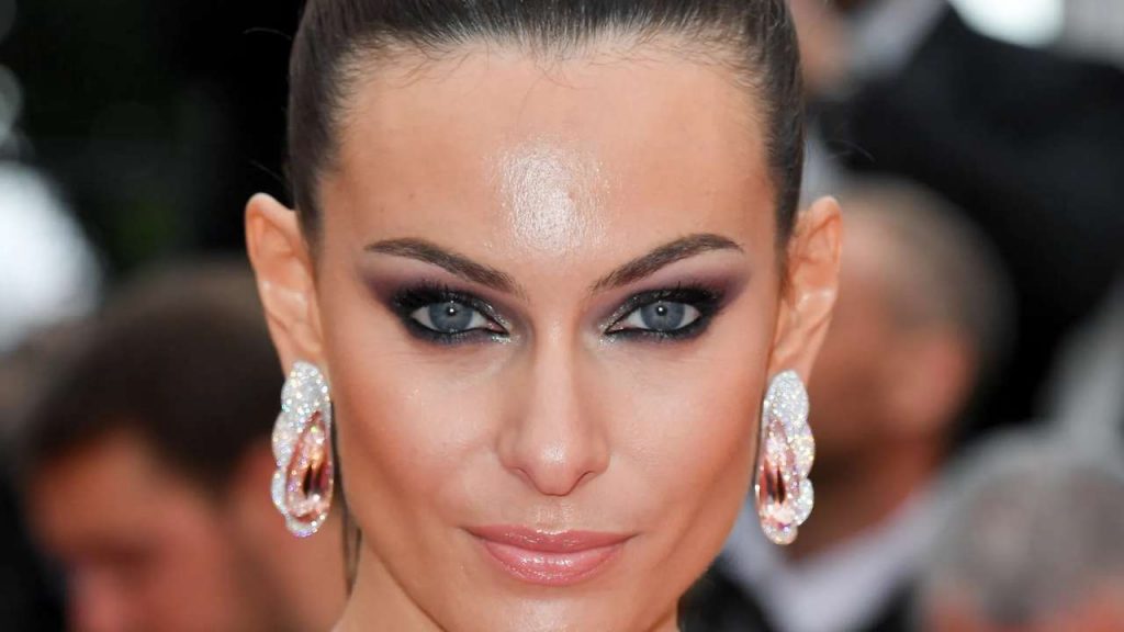 Paola Turani, la figuraccia tremenda sul Red Carpet: il video è virale ...