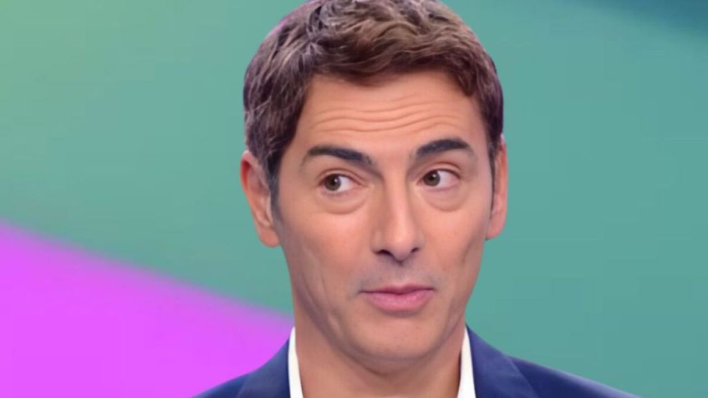 Marco Liorni, il gesto che sconvolge il pubblico: il conduttore non sa ... Marco Liorni, il gesto che sconvolge il pubblico: il conduttore non sa ...